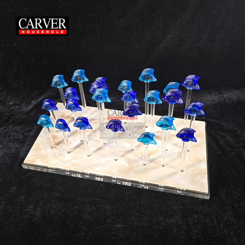 A fish tank made up of 24 fish sculptures A perfect decorative ...
